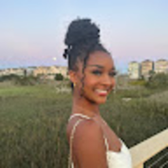 Hallie's Closet (@hallie_foster) | Poshmark